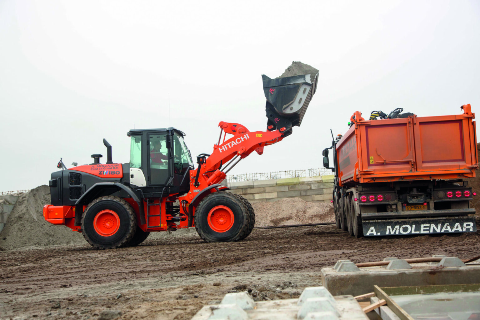Hitachi 15 Tonne Loader For Hire - RAM Equipment Rental
