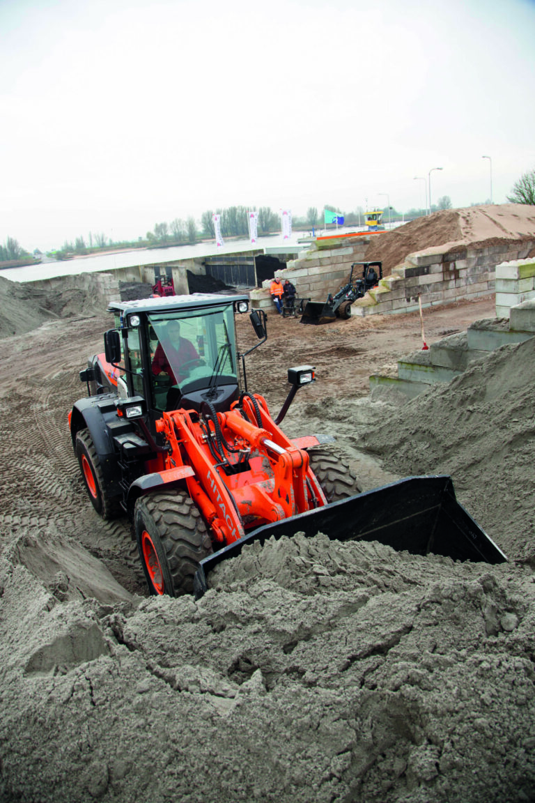 Hitachi 15 Tonne Loader For Hire - RAM Equipment Rental