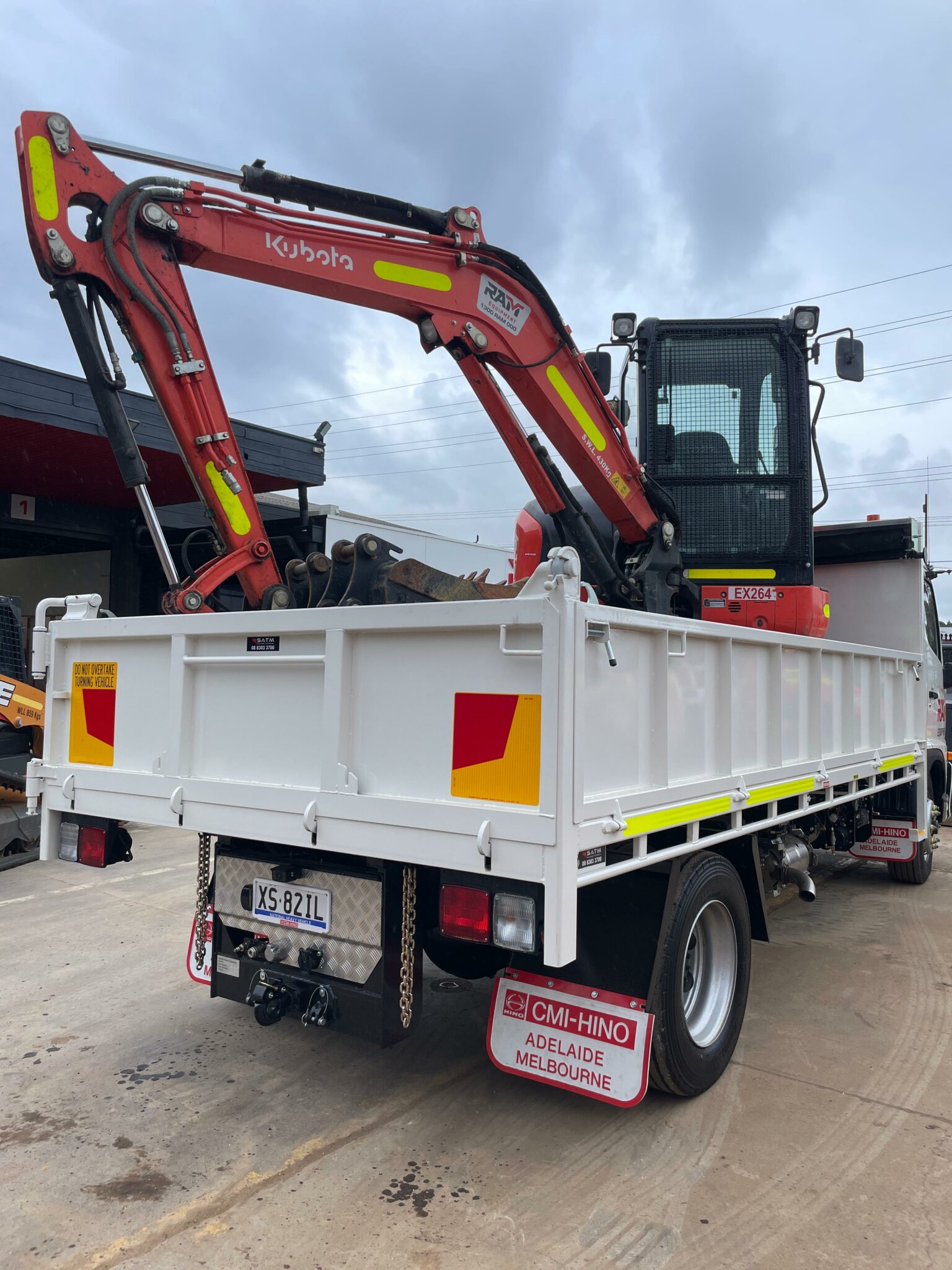 Hino Tipper (8T) - RAM Equipment