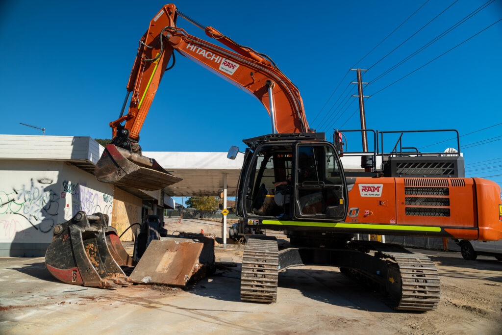 Hitachi Excavator (36T) - RAM Equipment